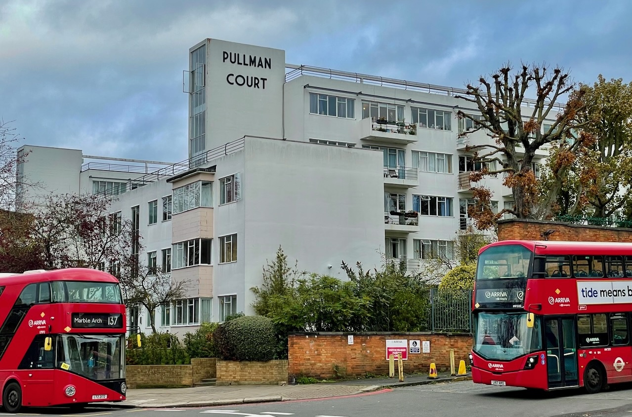 Architekturerlebnis: Pullman Court, das Bauhaus von London – SCRITTI ...