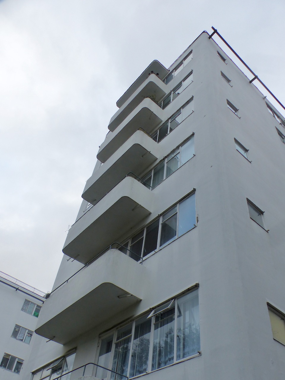 Architekturerlebnis: Pullman Court, das Bauhaus von London – SCRITTI ...